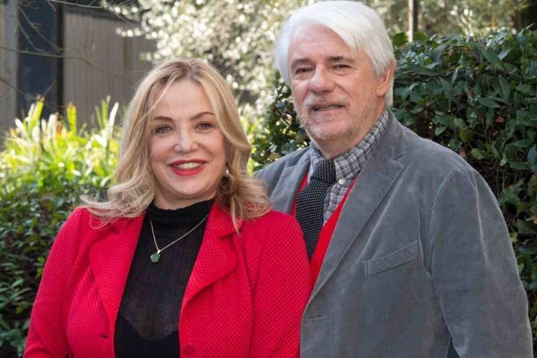 Simona Izzo e Tognazzi pazzi d'amore, eccoli al mare: mai visti così ...