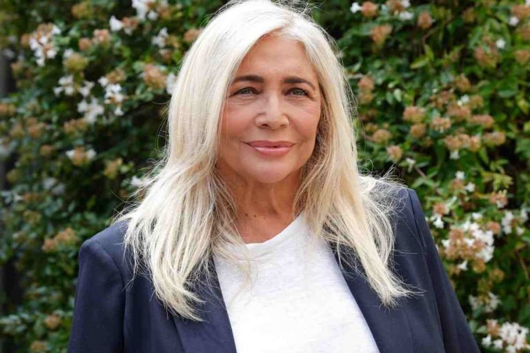 Mara Venier su un "quadriciclo" a Trastevere: la conduttrice si rilassa così dopo Domenica In ...